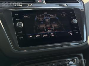 Pelēks Volkswagen Tiguan 2020 Valmiera, ar dzinēja tilpumu 1.50 L un nobraukumu 77 tūkst. km par 21800 €, foto 16 vietnē AUTOMOTO.COM.LV