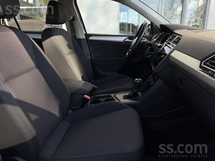 Pelēks Volkswagen Tiguan 2020 Valmiera, ar dzinēja tilpumu 1.50 L un nobraukumu 77 tūkst. km par 21800 €, foto 19 vietnē AUTOMOTO.COM.LV