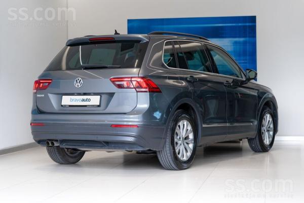 Grey Volkswagen Tiguan 2020 in Riga, with an engine capacity of 1.50 L and mileage of 143 thousand km for 17990 €, photo 3 on AUTOMOTO.COM.LV