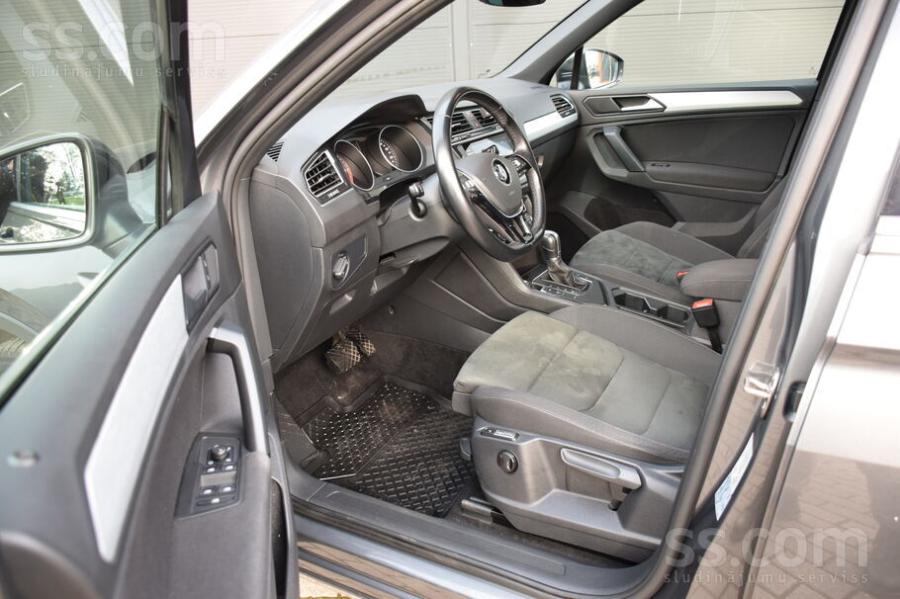 Pelēks Volkswagen Tiguan 2020 Rīga, ar dzinēja tilpumu 2.00 L un nobraukumu 131 tūkst. km par 19750 €, foto 12 vietnē AUTOMOTO.COM.LV