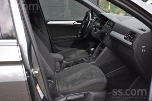 Pelēks Volkswagen Tiguan 2020 Rīga, ar dzinēja tilpumu 2.00 L un nobraukumu 131 tūkst. km par 19750 €, foto 24 vietnē AUTOMOTO.COM.LV