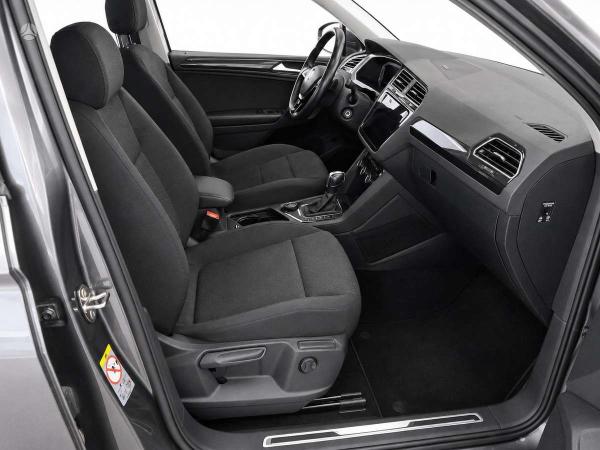 Pelēks Volkswagen Tiguan 2020 Kauņa, ar dzinēja tilpumu 1.97 L un nobraukumu 183 tūkst. km par 18500 €, foto 5 vietnē AUTOMOTO.COM.LV