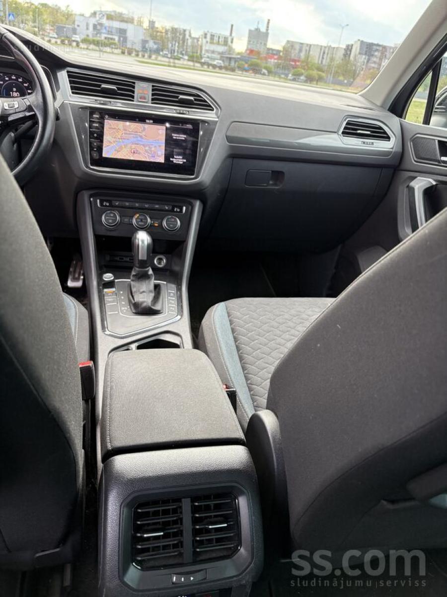 Pelēks Volkswagen Tiguan 2020 Rīga, ar dzinēja tilpumu 2.00 L un nobraukumu 175 tūkst. km par 17900 €, foto 12 vietnē AUTOMOTO.COM.LV