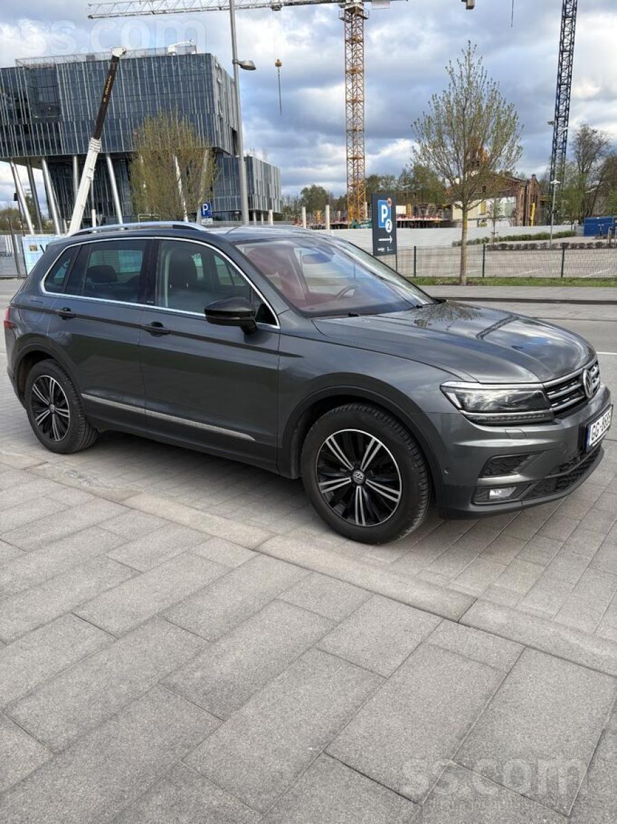Grey Volkswagen Tiguan 2020 in Riga, with an engine capacity of 2.00 L and mileage of 175 thousand km for 17400 €, photo 1 on AUTOMOTO.COM.LV