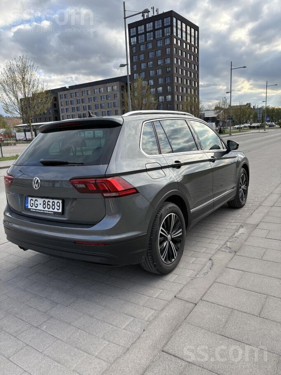 Grey Volkswagen Tiguan 2020 in Riga, with an engine capacity of 2.00 L and mileage of 175 thousand km for 17400 €, photo 3 on AUTOMOTO.COM.LV