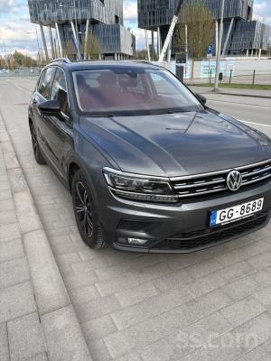 Grey Volkswagen Tiguan 2020 in Riga, with an engine capacity of 2.00 L and mileage of 175 thousand km for 17400 €, photo 4 on AUTOMOTO.COM.LV