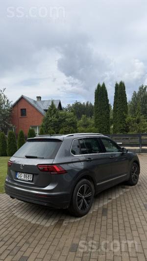 Grey Volkswagen Tiguan 2020 in Riga, with an engine capacity of 2.00 L and mileage of 175 thousand km for 17400 €, photo 5 on AUTOMOTO.COM.LV