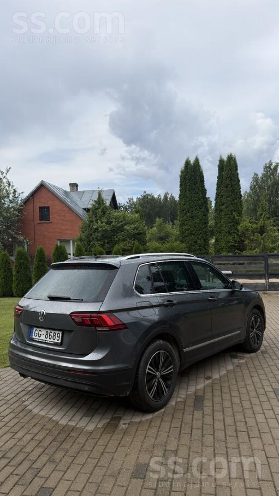 Grey Volkswagen Tiguan 2020 in Riga, with an engine capacity of 2.00 L and mileage of 175 thousand km for 17400 €, photo 5 on AUTOMOTO.COM.LV