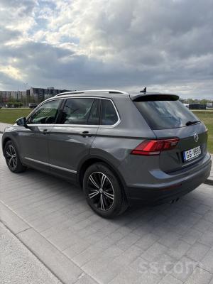 Grey Volkswagen Tiguan 2020 in Riga, with an engine capacity of 2.00 L and mileage of 175 thousand km for 17400 €, photo 7 on AUTOMOTO.COM.LV