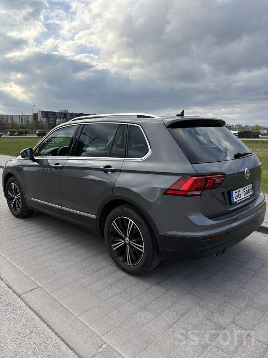Grey Volkswagen Tiguan 2020 in Riga, with an engine capacity of 2.00 L and mileage of 175 thousand km for 17400 €, photo 7 on AUTOMOTO.COM.LV
