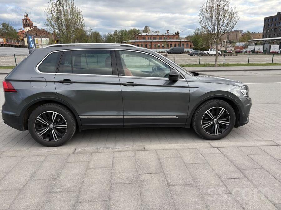 Grey Volkswagen Tiguan 2020 in Riga, with an engine capacity of 2.00 L and mileage of 175 thousand km for 17400 €, photo 9 on AUTOMOTO.COM.LV