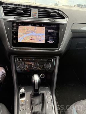 Grey Volkswagen Tiguan 2020 in Riga, with an engine capacity of 2.00 L and mileage of 175 thousand km for 17400 €, photo 10 on AUTOMOTO.COM.LV