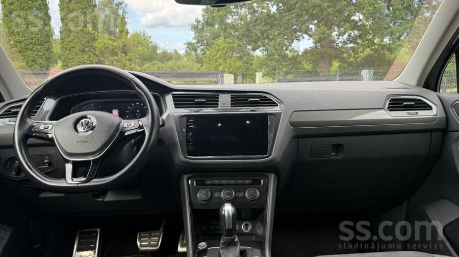 Grey Volkswagen Tiguan 2020 in Riga, with an engine capacity of 2.00 L and mileage of 175 thousand km for 17400 €, photo 16 on AUTOMOTO.COM.LV