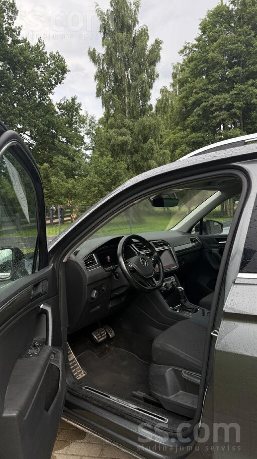 Grey Volkswagen Tiguan 2020 in Riga, with an engine capacity of 2.00 L and mileage of 175 thousand km for 17400 €, photo 18 on AUTOMOTO.COM.LV