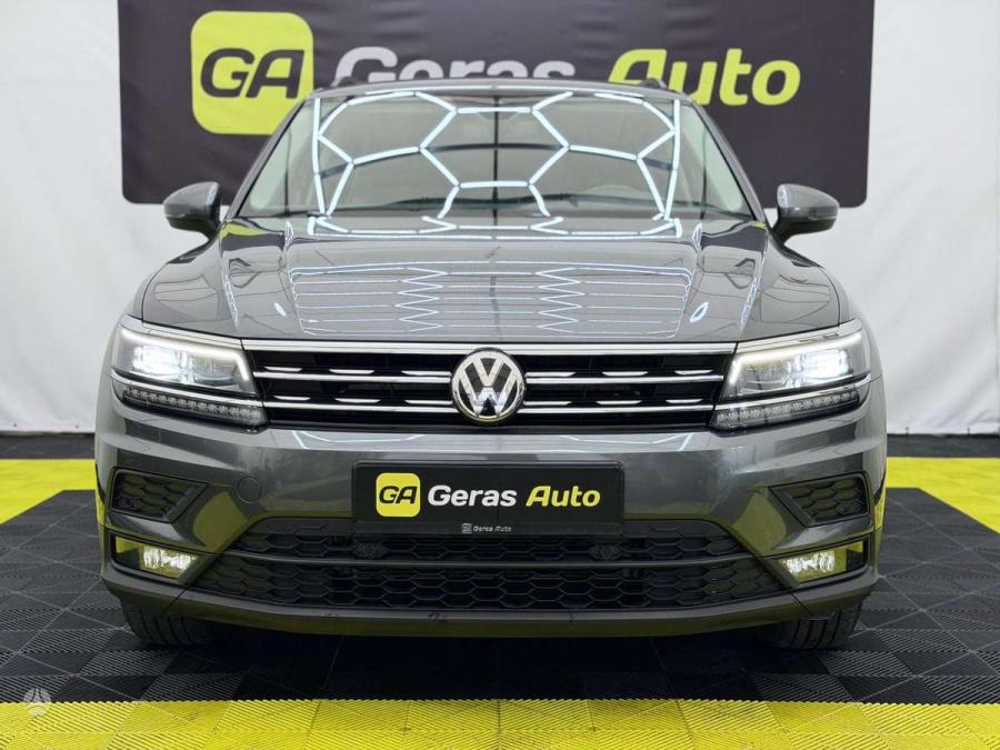Pelēks Volkswagen Tiguan 2020 Viļņa, ar dzinēja tilpumu 1.50 L un nobraukumu 99 tūkst. km par 19990 €, foto 3 vietnē AUTOMOTO.COM.LV