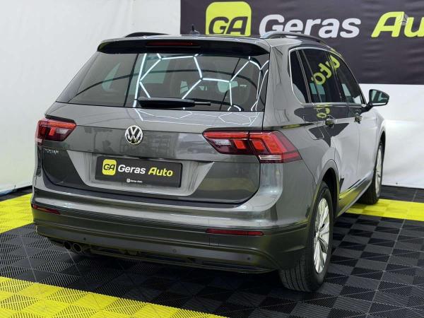 Grey Volkswagen Tiguan 2020 in Vilnius, with an engine capacity of 1.50 L and mileage of 99 thousand km for 19990 €, photo 4 on AUTOMOTO.COM.LV