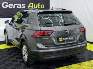 Pelēks Volkswagen Tiguan 2020 Viļņa, ar dzinēja tilpumu 1.50 L un nobraukumu 99 tūkst. km par 19990 €, foto 7 vietnē AUTOMOTO.COM.LV