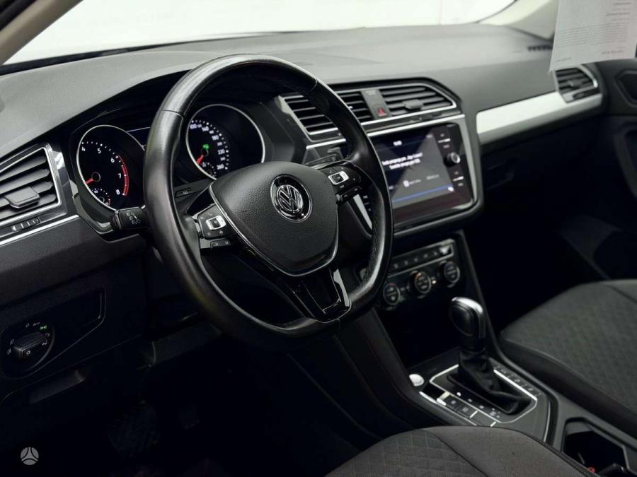 Pelēks Volkswagen Tiguan 2020 Viļņa, ar dzinēja tilpumu 1.50 L un nobraukumu 99 tūkst. km par 19990 €, foto 10 vietnē AUTOMOTO.COM.LV