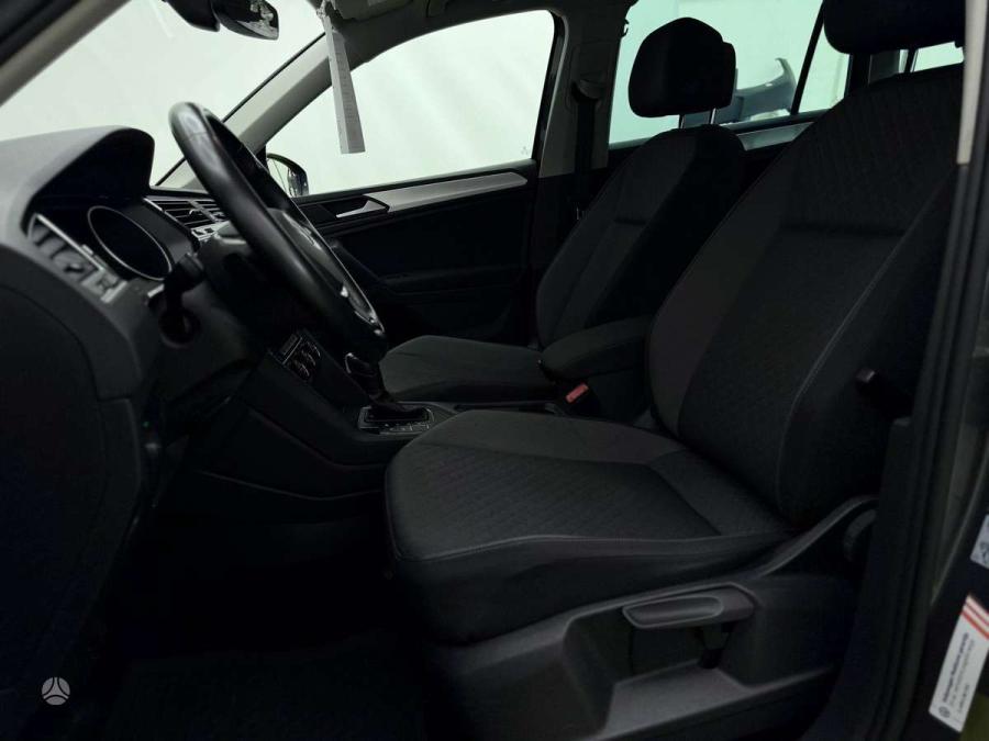 Pelēks Volkswagen Tiguan 2020 Viļņa, ar dzinēja tilpumu 1.50 L un nobraukumu 99 tūkst. km par 19990 €, foto 11 vietnē AUTOMOTO.COM.LV