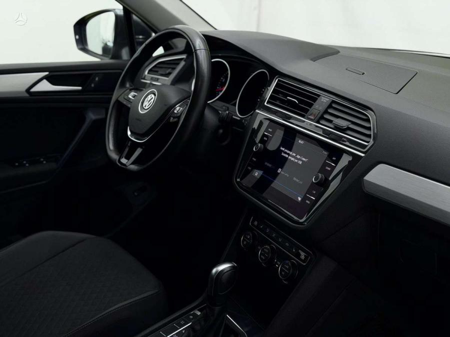 Pelēks Volkswagen Tiguan 2020 Viļņa, ar dzinēja tilpumu 1.50 L un nobraukumu 99 tūkst. km par 19990 €, foto 17 vietnē AUTOMOTO.COM.LV