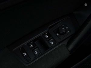 Pelēks Volkswagen Tiguan 2020 Viļņa, ar dzinēja tilpumu 1.50 L un nobraukumu 99 tūkst. km par 19990 €, foto 22 vietnē AUTOMOTO.COM.LV