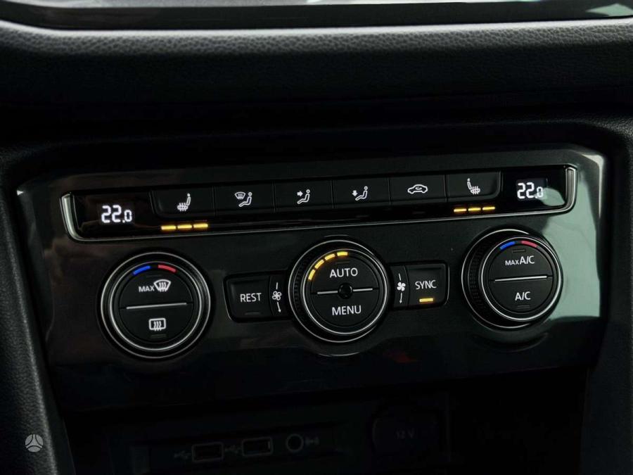 Pelēks Volkswagen Tiguan 2020 Viļņa, ar dzinēja tilpumu 1.50 L un nobraukumu 99 tūkst. km par 19990 €, foto 24 vietnē AUTOMOTO.COM.LV