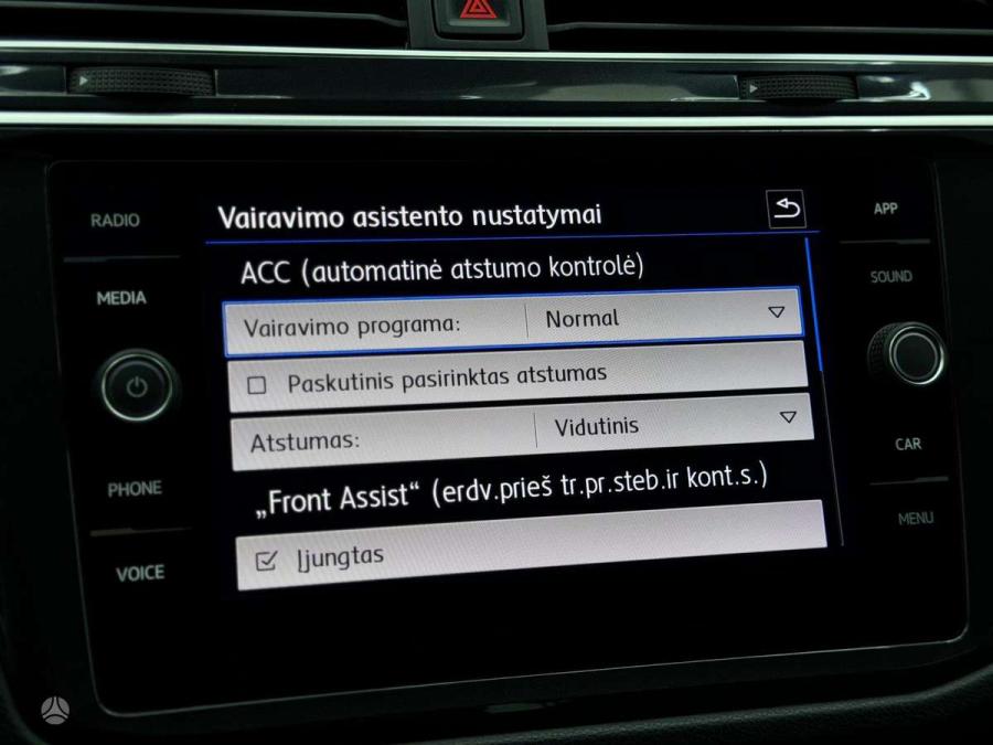 Pelēks Volkswagen Tiguan 2020 Viļņa, ar dzinēja tilpumu 1.50 L un nobraukumu 99 tūkst. km par 19990 €, foto 26 vietnē AUTOMOTO.COM.LV