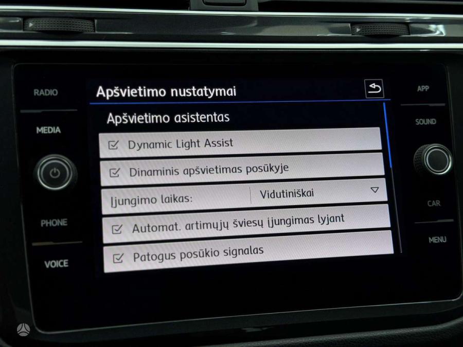 Pelēks Volkswagen Tiguan 2020 Viļņa, ar dzinēja tilpumu 1.50 L un nobraukumu 99 tūkst. km par 19990 €, foto 28 vietnē AUTOMOTO.COM.LV
