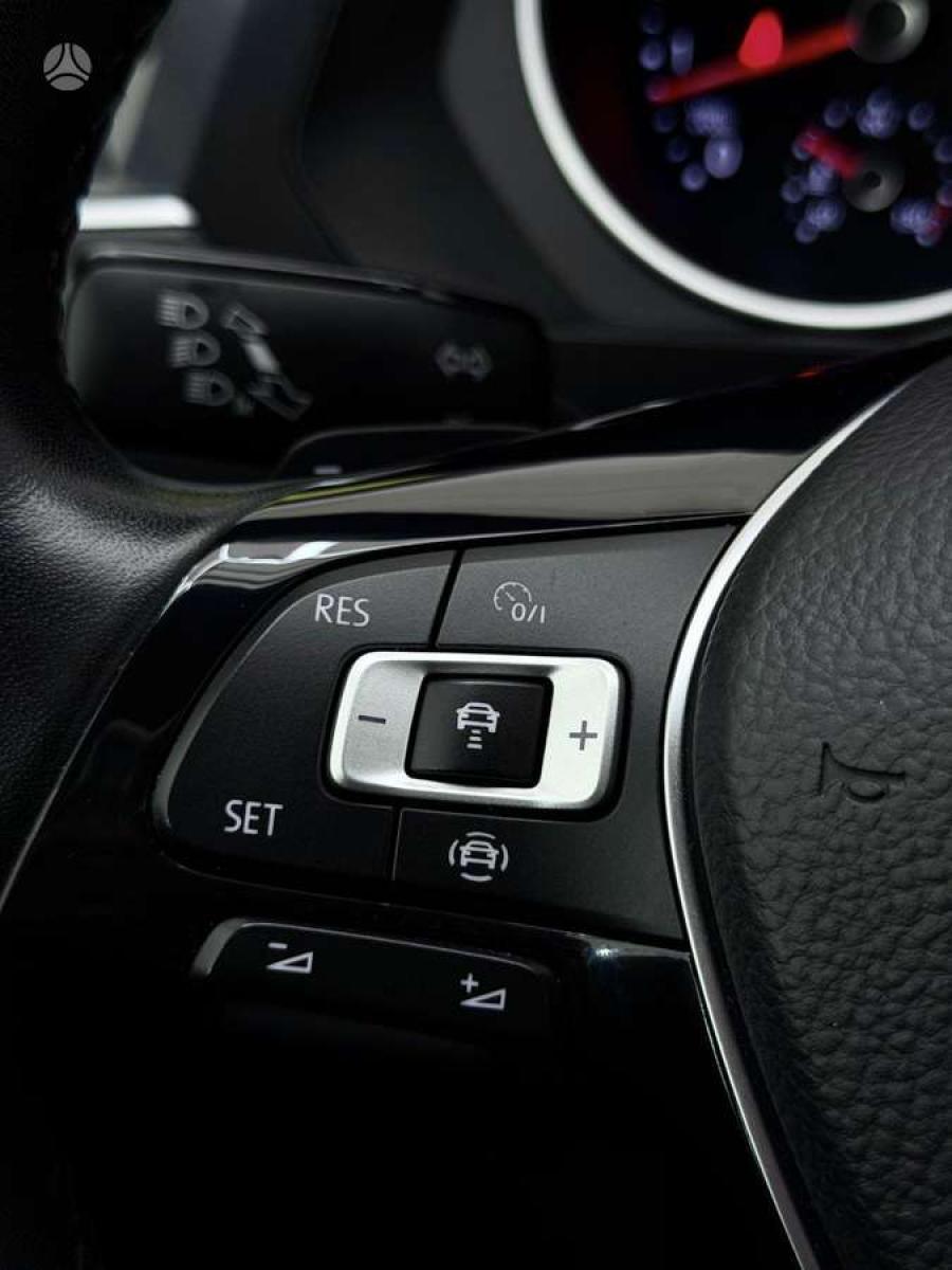Pelēks Volkswagen Tiguan 2020 Viļņa, ar dzinēja tilpumu 1.50 L un nobraukumu 99 tūkst. km par 19990 €, foto 31 vietnē AUTOMOTO.COM.LV