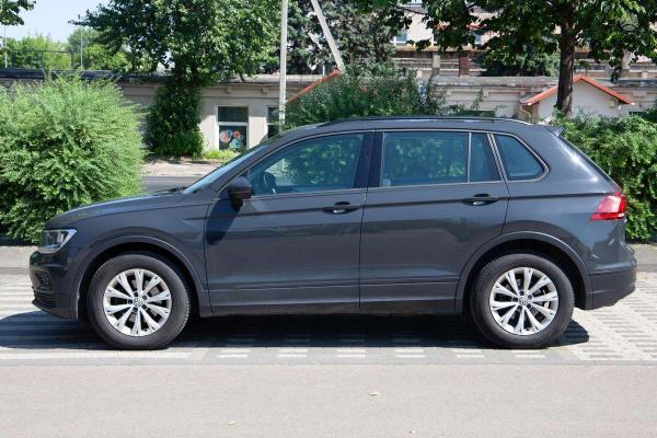Pelēks Volkswagen Tiguan 2020 Viļņa, ar dzinēja tilpumu 1.97 L un nobraukumu 120 tūkst. km par 16700 €, foto 2 vietnē AUTOMOTO.COM.LV