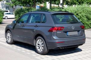 Pelēks Volkswagen Tiguan 2020 Viļņa, ar dzinēja tilpumu 1.97 L un nobraukumu 120 tūkst. km par 16700 €, foto 4 vietnē AUTOMOTO.COM.LV