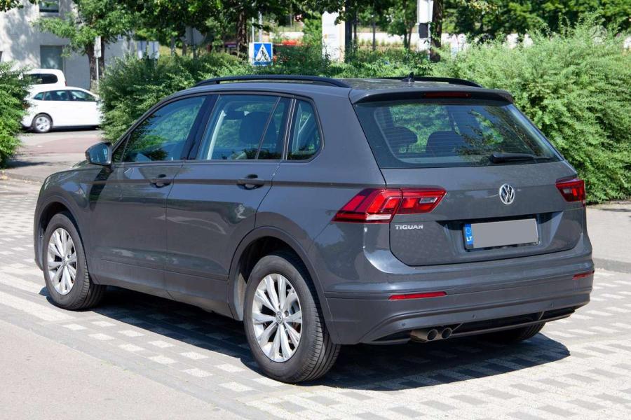 Pelēks Volkswagen Tiguan 2020 Viļņa, ar dzinēja tilpumu 1.97 L un nobraukumu 120 tūkst. km par 16700 €, foto 4 vietnē AUTOMOTO.COM.LV
