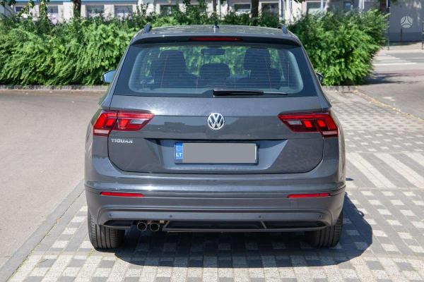 Pelēks Volkswagen Tiguan 2020 Viļņa, ar dzinēja tilpumu 1.97 L un nobraukumu 120 tūkst. km par 16700 €, foto 4 vietnē AUTOMOTO.COM.LV