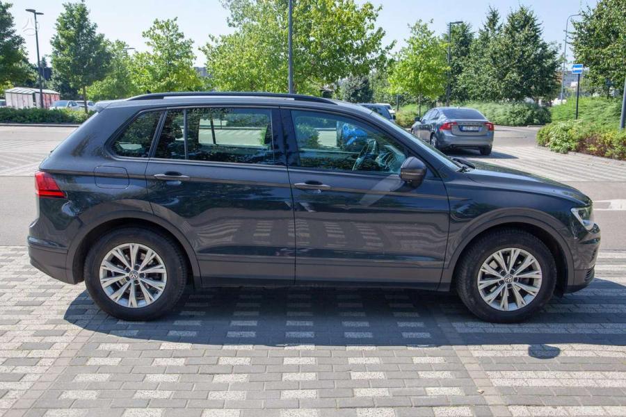 Pelēks Volkswagen Tiguan 2020 Viļņa, ar dzinēja tilpumu 1.97 L un nobraukumu 120 tūkst. km par 16700 €, foto 7 vietnē AUTOMOTO.COM.LV