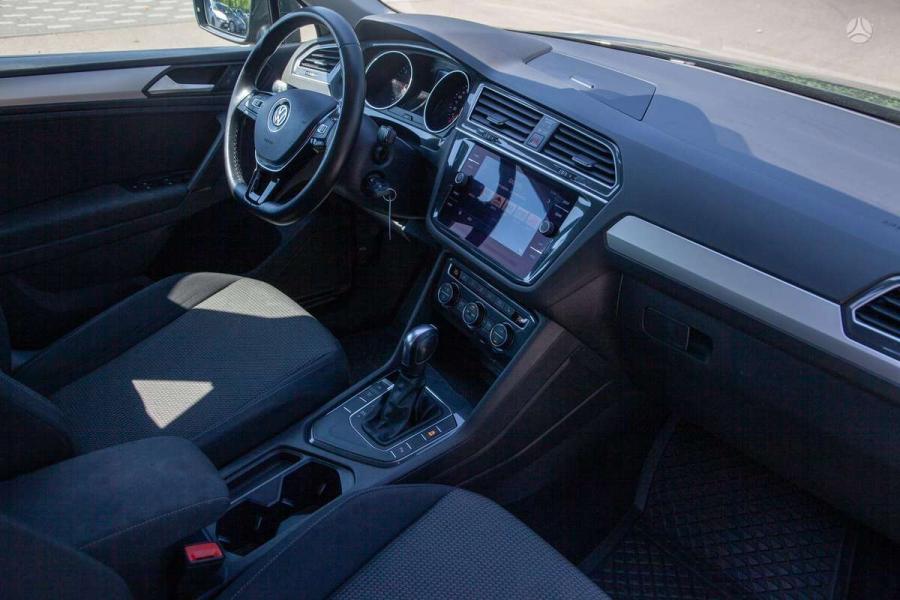 Pelēks Volkswagen Tiguan 2020 Viļņa, ar dzinēja tilpumu 1.97 L un nobraukumu 120 tūkst. km par 16700 €, foto 15 vietnē AUTOMOTO.COM.LV
