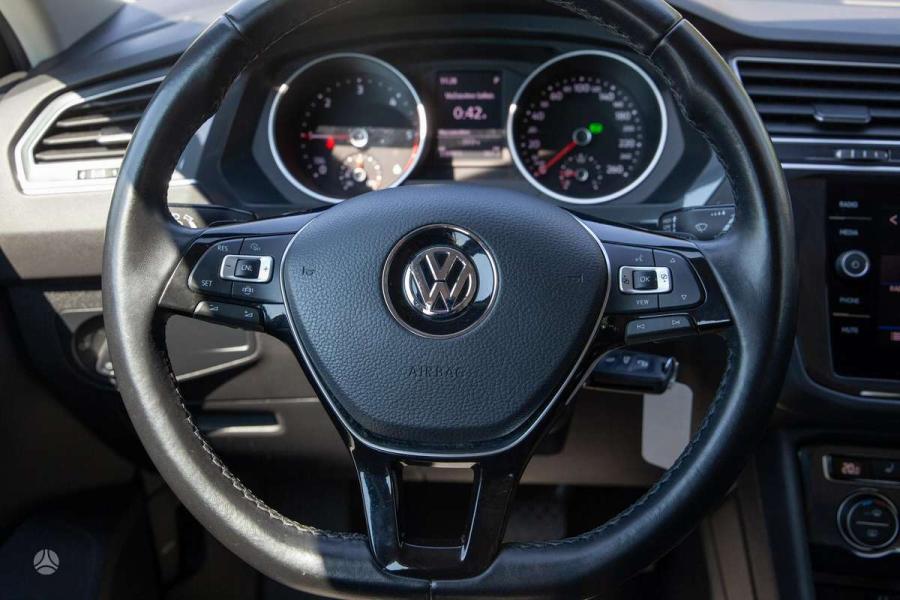 Pelēks Volkswagen Tiguan 2020 Viļņa, ar dzinēja tilpumu 1.97 L un nobraukumu 120 tūkst. km par 16700 €, foto 20 vietnē AUTOMOTO.COM.LV