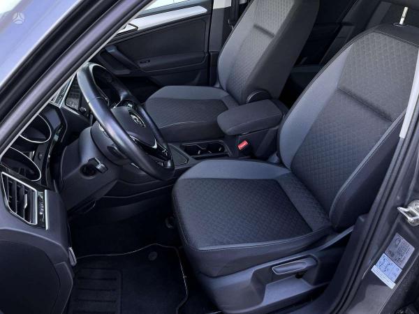 Grey Volkswagen Tiguan 2020 in Vilnius, with an engine capacity of 1.50 L and mileage of 88 thousand km for 19500 €, photo 10 on AUTOMOTO.COM.LV