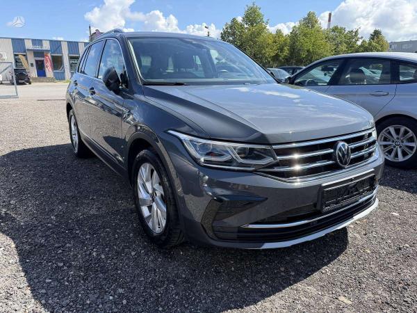 Grey Volkswagen Tiguan 2020 in Siauliai, with an engine capacity of 1.97 L and mileage of 295 thousand km for 17999 €, photo 3 on AUTOMOTO.COM.LV