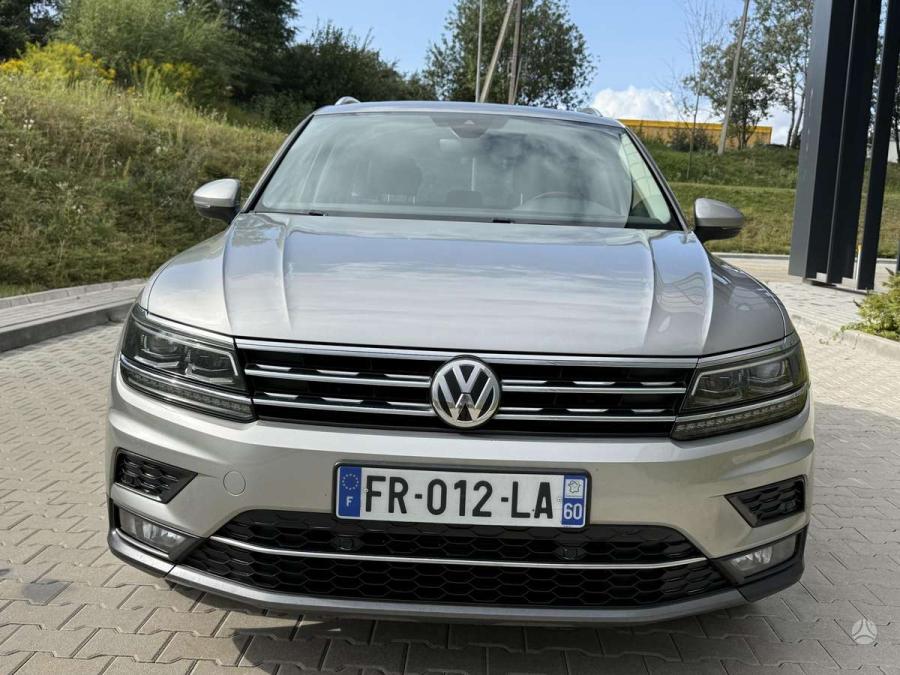 Grey Volkswagen Tiguan 2020 in Vilnius, with an engine capacity of 2.00 L and mileage of 265 thousand km for 13800 €, photo 4 on AUTOMOTO.COM.LV