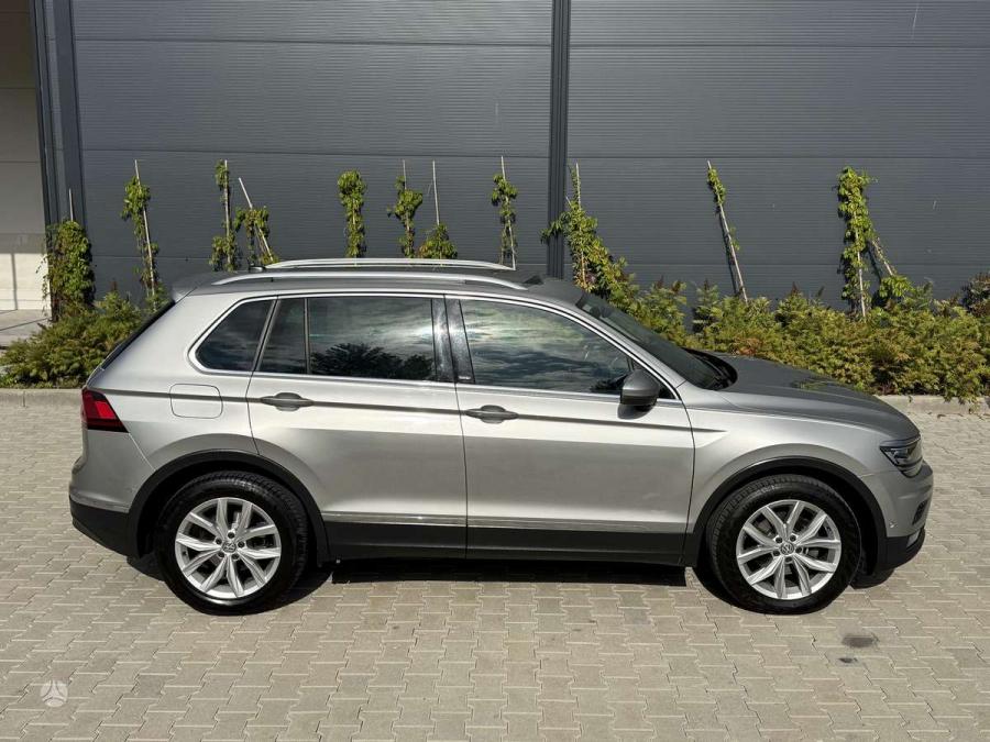 Grey Volkswagen Tiguan 2020 in Vilnius, with an engine capacity of 2.00 L and mileage of 265 thousand km for 13800 €, photo 5 on AUTOMOTO.COM.LV