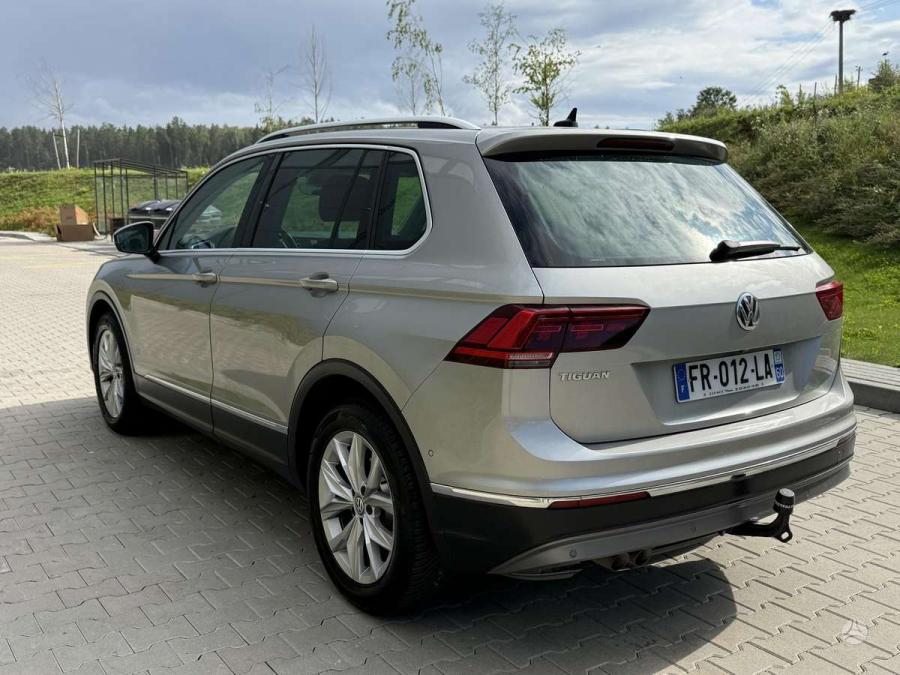 Grey Volkswagen Tiguan 2020 in Vilnius, with an engine capacity of 2.00 L and mileage of 265 thousand km for 13800 €, photo 8 on AUTOMOTO.COM.LV