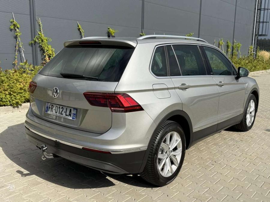 Grey Volkswagen Tiguan 2020 in Vilnius, with an engine capacity of 2.00 L and mileage of 265 thousand km for 13800 €, photo 10 on AUTOMOTO.COM.LV