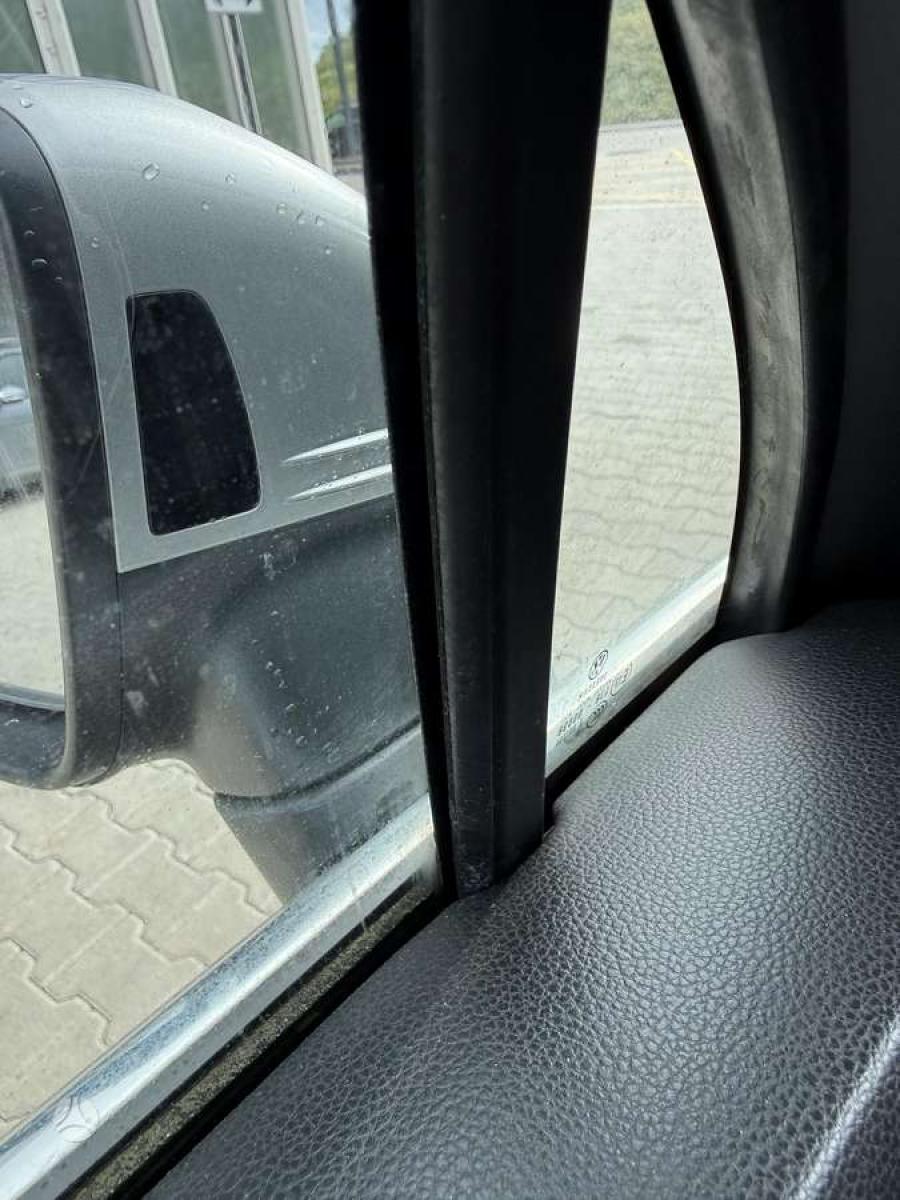 Grey Volkswagen Tiguan 2020 in Vilnius, with an engine capacity of 2.00 L and mileage of 265 thousand km for 13800 €, photo 18 on AUTOMOTO.COM.LV