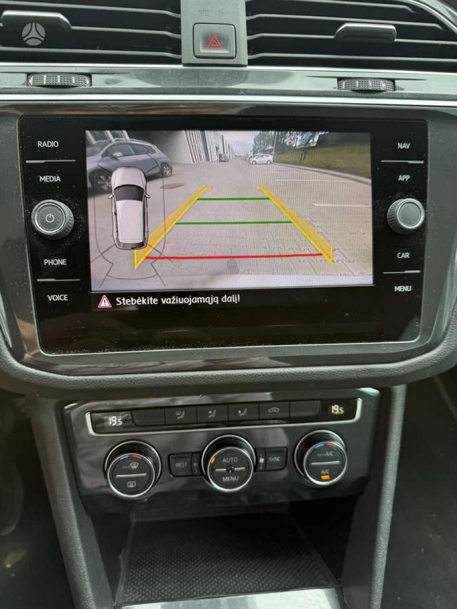 Grey Volkswagen Tiguan 2020 in Vilnius, with an engine capacity of 2.00 L and mileage of 265 thousand km for 13800 €, photo 19 on AUTOMOTO.COM.LV