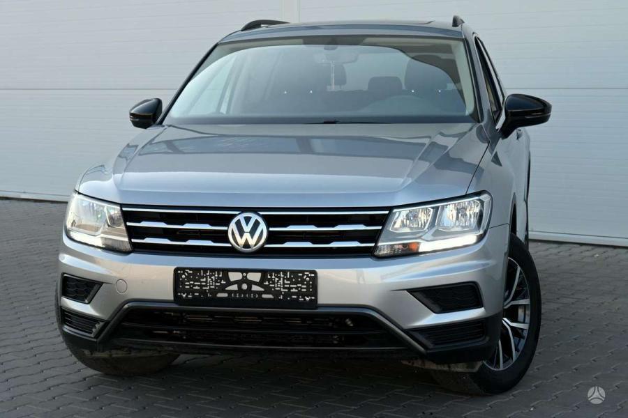 Grey Volkswagen Tiguan 2020 in Kretinga, with an engine capacity of 1.98 L and mileage of 234 thousand km for 16499 €, photo 3 on AUTOMOTO.COM.LV