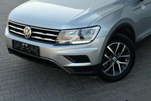 Grey Volkswagen Tiguan 2020 in Kretinga, with an engine capacity of 1.98 L and mileage of 234 thousand km for 16499 €, photo 5 on AUTOMOTO.COM.LV