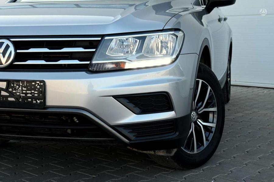 Grey Volkswagen Tiguan 2020 in Kretinga, with an engine capacity of 1.98 L and mileage of 234 thousand km for 16499 €, photo 6 on AUTOMOTO.COM.LV