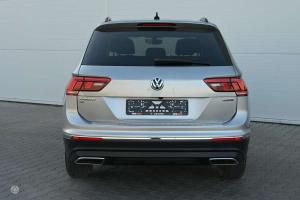 Grey Volkswagen Tiguan 2020 in Kretinga, with an engine capacity of 1.98 L and mileage of 234 thousand km for 16499 €, photo 9 on AUTOMOTO.COM.LV