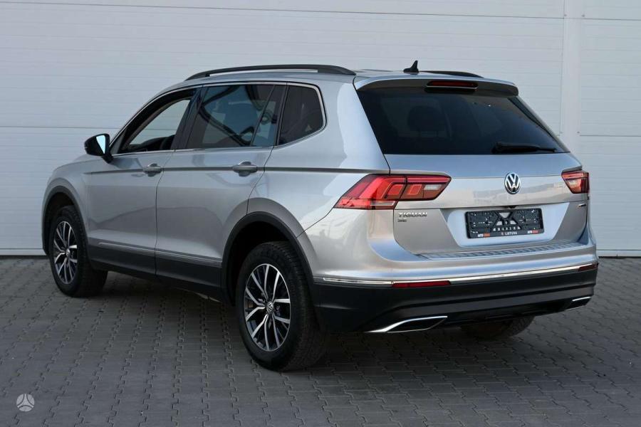 Grey Volkswagen Tiguan 2020 in Kretinga, with an engine capacity of 1.98 L and mileage of 234 thousand km for 16499 €, photo 10 on AUTOMOTO.COM.LV