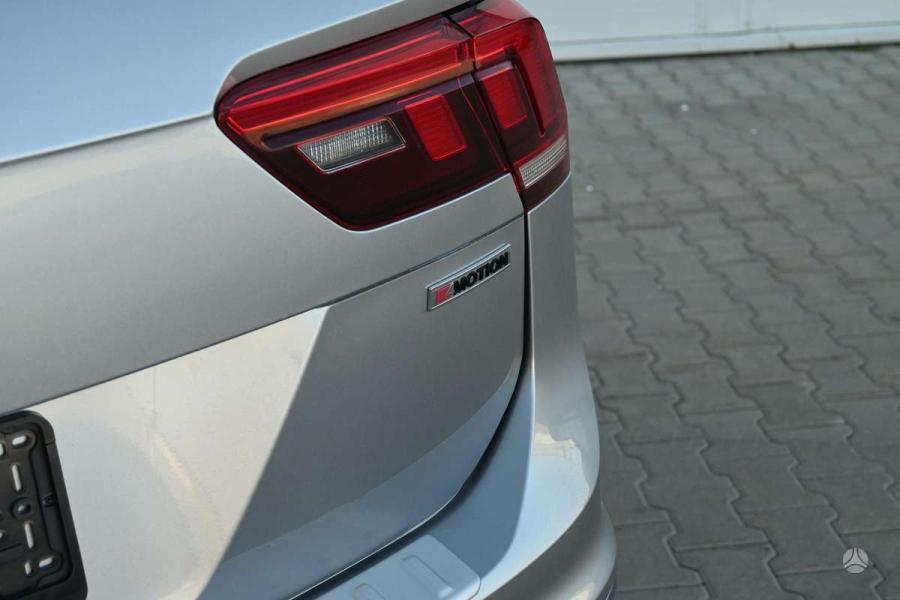 Grey Volkswagen Tiguan 2020 in Kretinga, with an engine capacity of 1.98 L and mileage of 234 thousand km for 16499 €, photo 12 on AUTOMOTO.COM.LV
